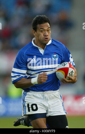BRIAN LIMA SAMOA RU MANCHESTER ENGLAND 02 August 2002 Stock Photo - Alamy