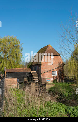 Cobham town centre, Surrey, England UK Stock Photo: 21039204 - Alamy