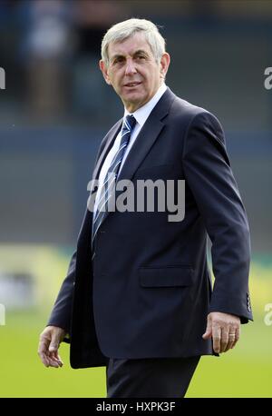 Bath director of rugby Ian McGeechan (left) chats with Head coach ...