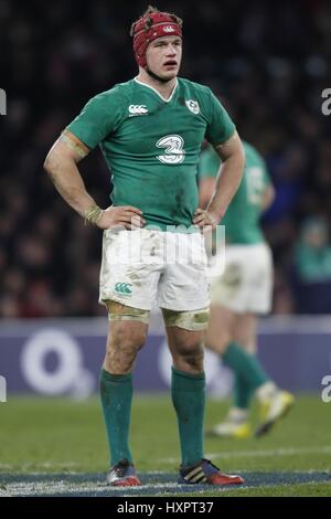 Josh van der Flier of Leinster runs with the ball during the Investec ...