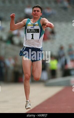 JONATHAN EDWARDS TRIPLE JUMP 18 July 1992 Stock Photo - Alamy