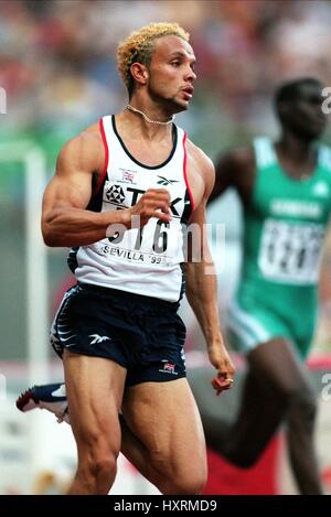 JAMIE BAULCH 400 METERS 24 November 1999 Stock Photo - Alamy
