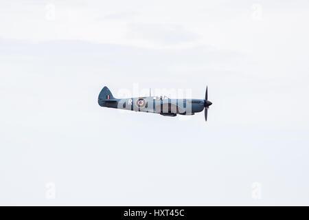 Spitfire over Cleethorpes @ Airshow Stock Photo - Alamy