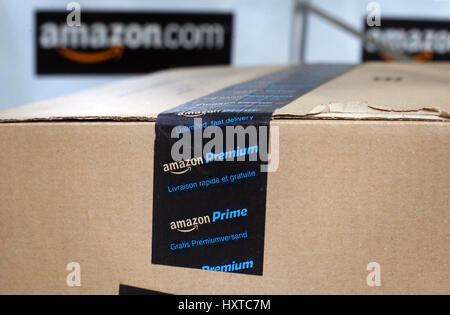 Bochum, Gemrany. 30th Mar, 2017. An employee places an "amazon prime ...