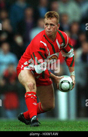 KEVIN ELLIS WALES & WARRINGTON RLFC 11 December 1995 Stock Photo - Alamy