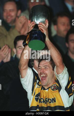 GRAHAM STEADMAN CELEBRATES CASTLEFORDS REGAL TROPHY WIN 25 January 1994 ...
