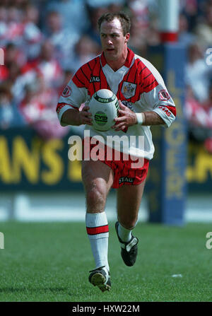 PHIL VEIVERS ST. HELENS RLFC 12 April 1994 Stock Photo - Alamy