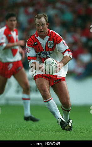 PHIL VEIVERS ST. HELENS RLFC 12 April 1994 Stock Photo - Alamy