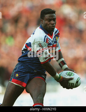 MARTIN OFFIAH GREAT BRITAIN & WIGAN RLFC 02 November 1993 Stock Photo ...