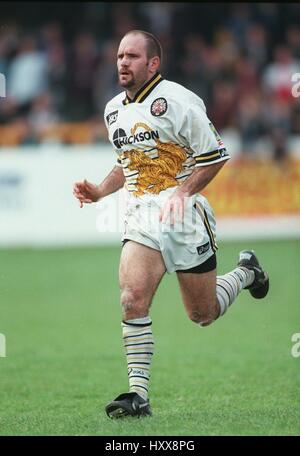 ADRIAN VOWLES CASTLEFORD TIGERS RLFC 27 February 2000 Stock Photo - Alamy