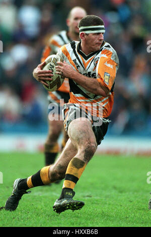 MICHAEL EAGER CASTLEFORD TIGERS CASTLEFORD RUGBY GROUND CASTLFORD ...