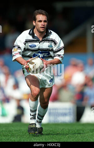 GARY LESTER HULL SHARKS RLFC 03 May 1999 Stock Photo - Alamy