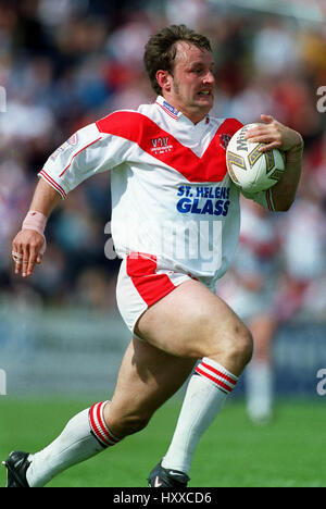 CHRIS SMITH ST. HELENS RLFC 14 April 1998 Stock Photo - Alamy