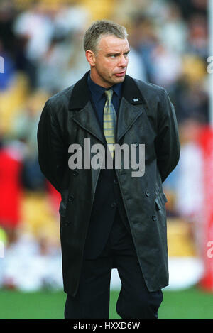 BRIAN NOBLE BRADFORD BULLS COACH. MCALPINE STADIUM HUDDERSFIELD ENGLAND ...