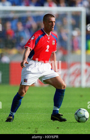 TOMAS REPKA CZECH REPUBLIC & FIORENTINA 18 November 1998 Stock Photo ...