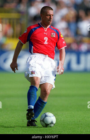 TOMAS REPKA CZECH REPUBLIC & FIORENTINA 18 November 1998 Stock Photo ...