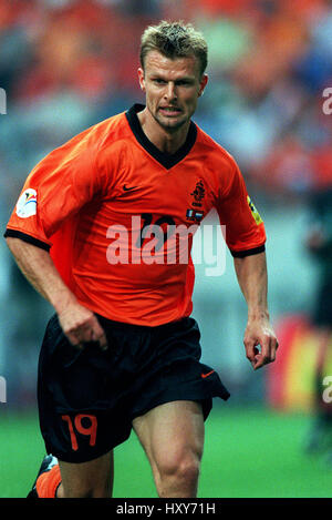 ARTHUR NUMAN HOLLAND & GLASGOW RANGERS FC LANSDOWNE ROAD DUBLIN IRELAND ...