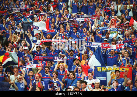FRANCE FANS FRANCE V HOLLAND 21 June 2000 Stock Photo - Alamy