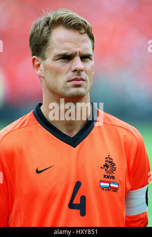 FRANK DE BOER HOLLAND & FC BARCELONA 16 June 2000 Stock Photo - Alamy