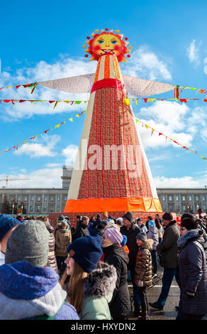 Samara people celebrates Shrovetide Stock Photo - Alamy