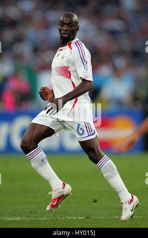 CLAUDE MAKELELE FRANCE & CHELSEA FC WORLD CUP RHEIN ENERGIE STADIUM ...