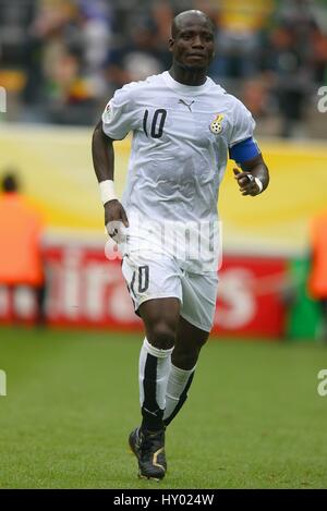STEPHEN APPIAH GHANA & FENERBAHCE SIGNAL IDUNA PARK DORTMUND GERMANY 27 ...