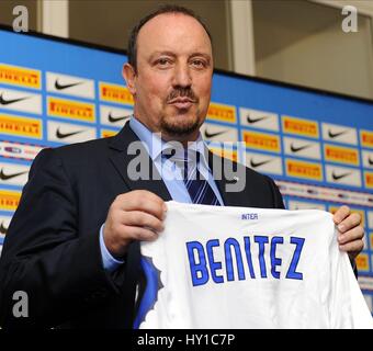 Inter Milan coach Rafa Benitez, of Spain, reacts during the Serie A ...