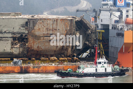 Mokpo, South Korea. 31st March 2017. South Korea's Coast Guard vessels ...