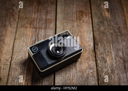 Old vintage instamatic camera on a wooden background Stock Photo - Alamy