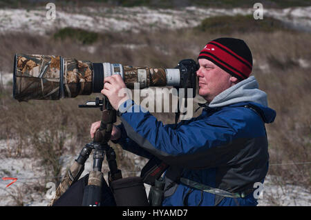 FLORIDA, USA: A BRITISH photographer has cleverly captured this TWOO ...