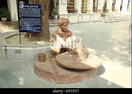 potter sculpture, kabir math, varanasi, uttar pradesh, Asia, India ...