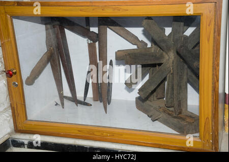 Wooden charkha, kabir chaura, varanasi, uttar pradesh, Asia, India ...