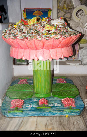 baby kabir das statue in kabir math, varanasi, uttar pradesh, Asia ...