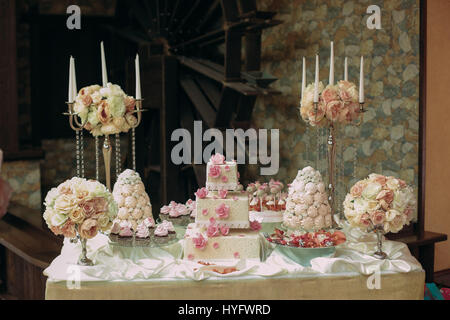 Decorated wedding banquet hall in classic style Stock Photo - Alamy
