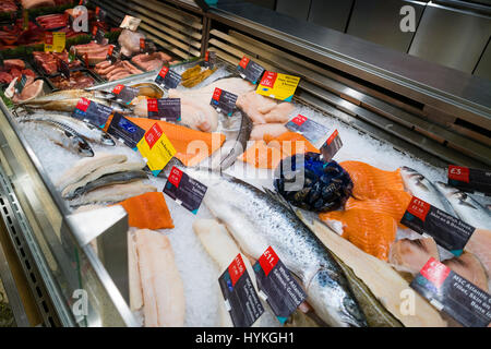 Fishmonger Fishmongers Fresh Fish Counter Display Stock Photo - Alamy