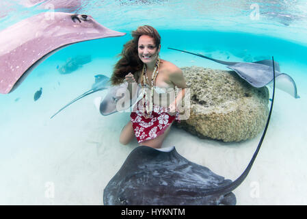 TAHITI, SOUTH PACIFIC: AN INCREDIBLE picture of a poisonous stingray ...