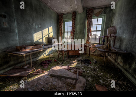BIRMINGHAM, ALABAMA, USA: One of many rotting rooms in the hotel that ...