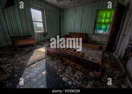 BIRMINGHAM, ALABAMA, USA: One of many rotting rooms in the hotel that ...