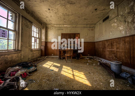 BIRMINGHAM, ALABAMA, USA: One of many rotting rooms in the hotel that ...