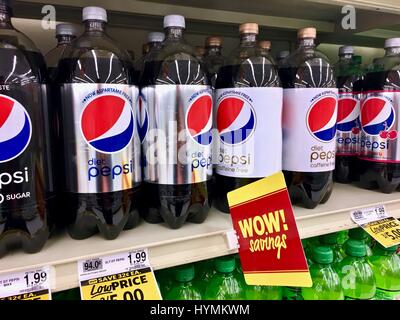 Soda on grocery store shelf Stock Photo - Alamy
