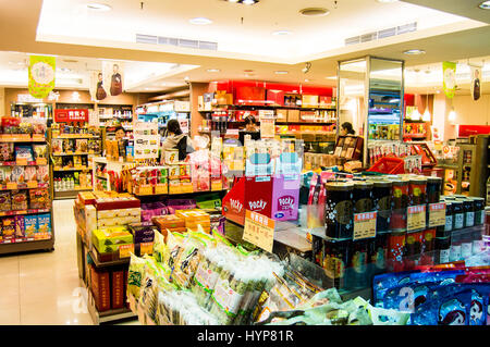 Convenience store interior Stock Photo - Alamy