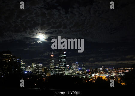 Moonrise over Melbourne city Stock Photo - Alamy