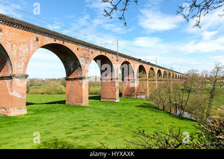The red brick and sandstone Twemlow viaduct, Holmes Chapel which ...