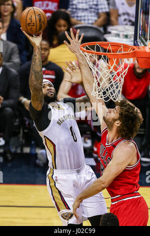 Chicago Bulls center Robin Lopez (42) guards Boston Celtics center Aron ...