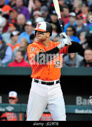 Baltimore Orioles first baseman Chris Davis catches a pop fly during a ...