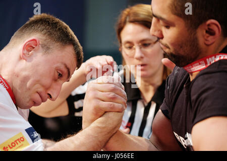 Eisleben, Germany. 08th Apr, 2017. Female arm wrestlers Katrin Mook (L ...