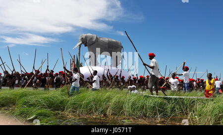 Barotseland, Zambia. 8th Apr, 2017. The boat "Nalikwanda" arrives in ...
