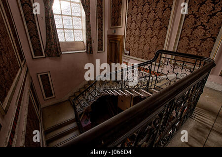 WOOLTON HALL, LIVERPOOL: STUNNING photographs reveals 300-year-old ...