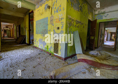 CONNECTICUT, USA: DISTURBING images show a crumbling hospital that was ...