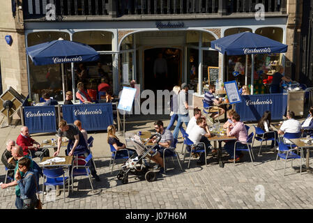 Alfresco dining outside the Chester branch of Carluccios restaurant ...
